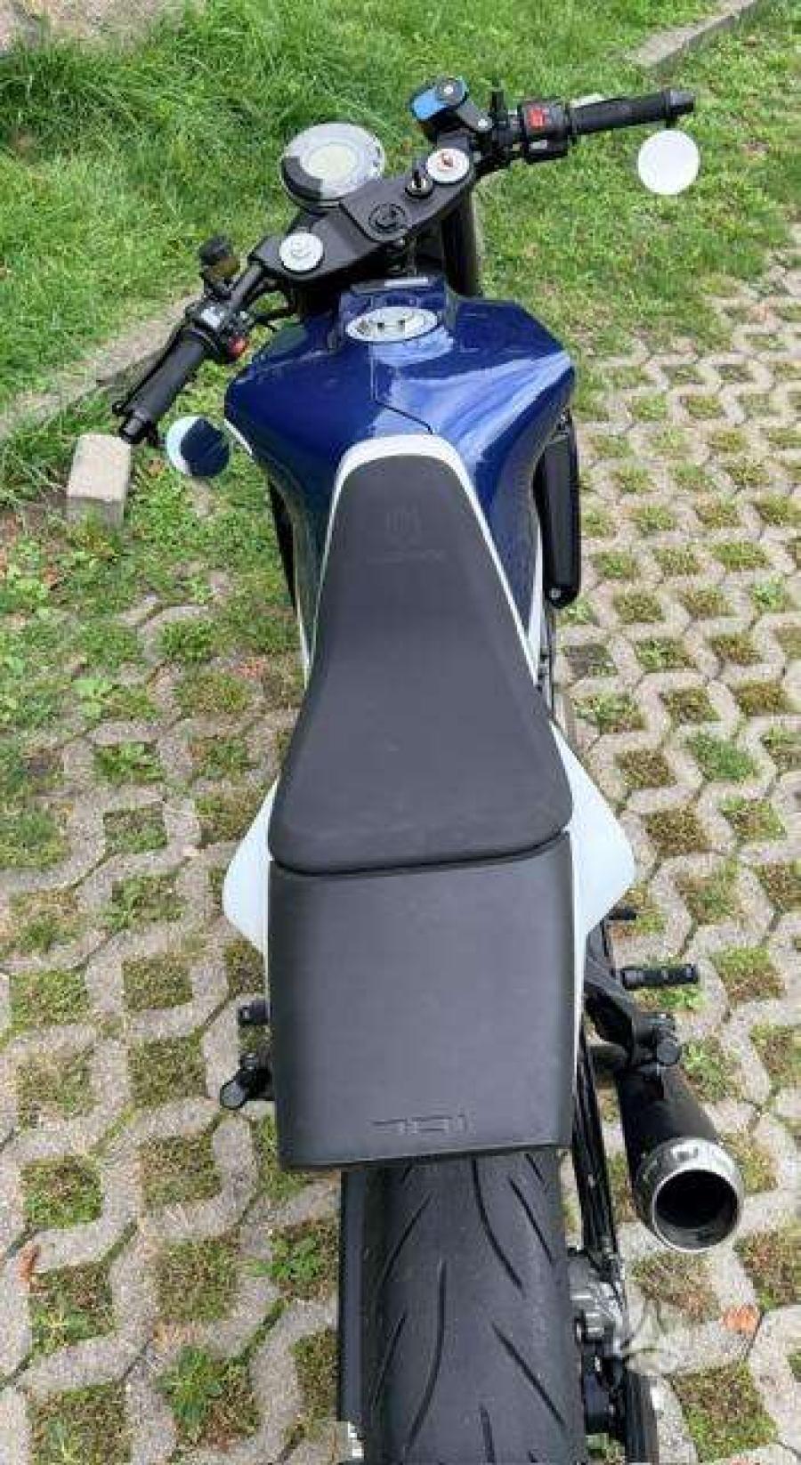 Blue Husqvarna Vitpilen 2020 in Vilnius, with an engine capacity of 0.69 L and mileage of 6 thousand km for 6300 €, photo 13 on AUTOMOTO.COM.LV