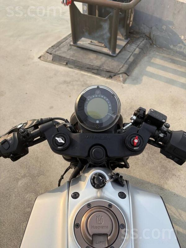 Husqvarna Vitpilen 2021 in Riga, with an engine capacity of 0.37 L and mileage of 0 thousand km for 3500 €, photo 7 on AUTOMOTO.COM.LV
