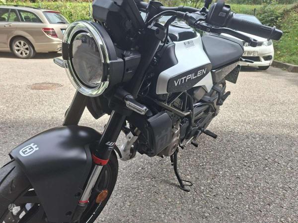Balts Husqvarna Vitpilen 2024 Viļņa, ar dzinēja tilpumu 0.13 L un nobraukumu 5 tūkst. km par 3250 €, foto 1 vietnē AUTOMOTO.COM.LV