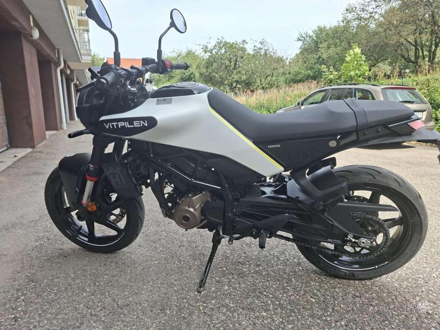 Balts Husqvarna Vitpilen 2024 Viļņa, ar dzinēja tilpumu 0.13 L un nobraukumu 5 tūkst. km par 3250 €, foto 3 vietnē AUTOMOTO.COM.LV