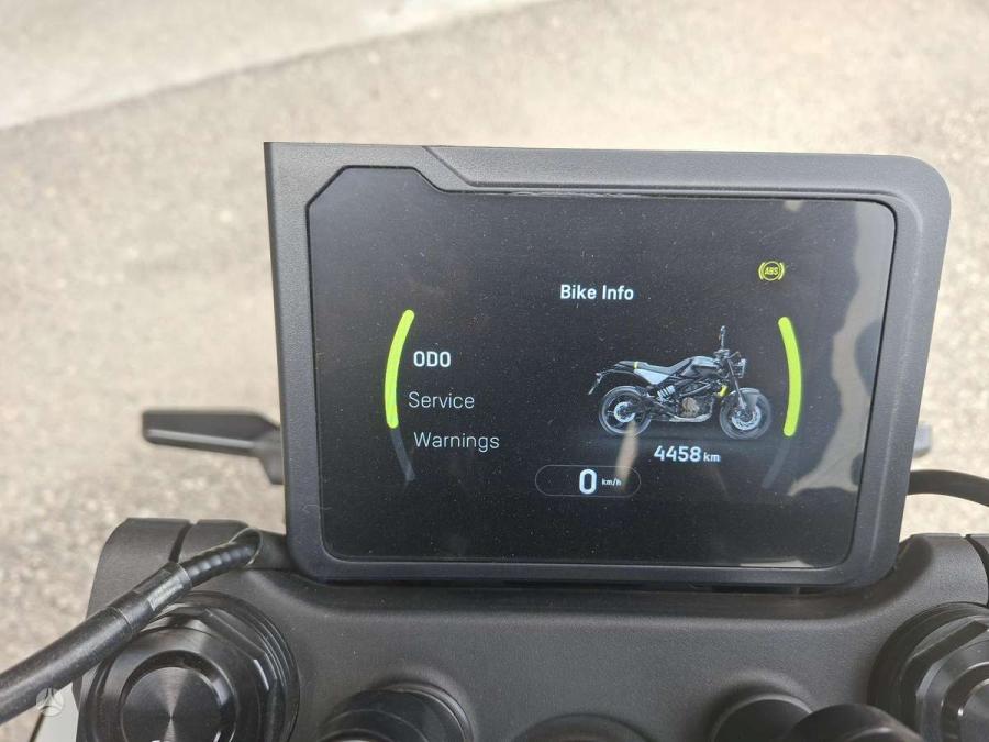 Balts Husqvarna Vitpilen 2024 Viļņa, ar dzinēja tilpumu 0.13 L un nobraukumu 5 tūkst. km par 3250 €, foto 8 vietnē AUTOMOTO.COM.LV