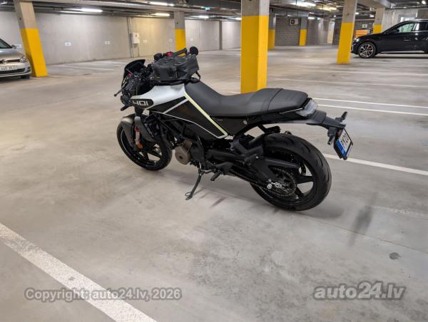 Balts Husqvarna Vitpilen 2025 Tallina, ar dzinēja tilpumu 0.40 L un nobraukumu 4 tūkst. km par 5000 €, foto 4 vietnē AUTOMOTO.COM.LV