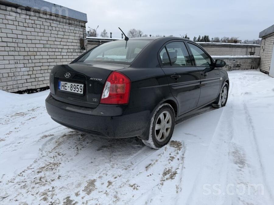 Melns Hyundai Accent 2008 Rīga, ar dzinēja tilpumu 1.60 L un nobraukumu 147 tūkst. km par 1200 €, foto 3 vietnē AUTOMOTO.COM.LV