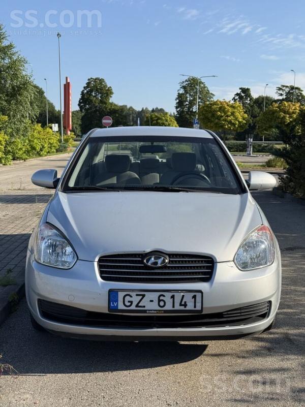 Grey Hyundai Accent 2007 in Ogre, with an engine capacity of 1.60 L and mileage of 190 thousand km for 1900 €, photo 1 on AUTOMOTO.COM.LV