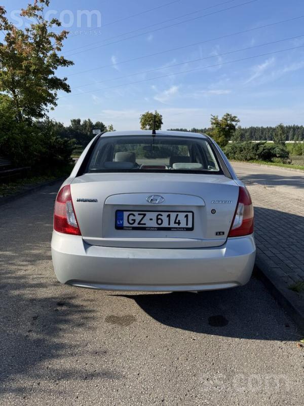 Grey Hyundai Accent 2007 in Ogre, with an engine capacity of 1.60 L and mileage of 190 thousand km for 1900 €, photo 2 on AUTOMOTO.COM.LV