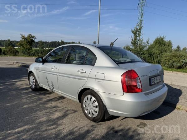 Grey Hyundai Accent 2007 in Ogre, with an engine capacity of 1.60 L and mileage of 190 thousand km for 1900 €, photo 5 on AUTOMOTO.COM.LV