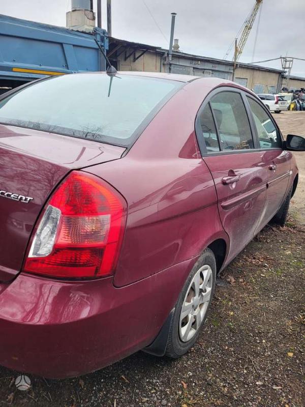 Sarkans Hyundai Accent 2007 Šauļi, ar dzinēja tilpumu 1.60 L un nobraukumu 180 tūkst. km par 875 €, foto 4 vietnē AUTOMOTO.COM.LV