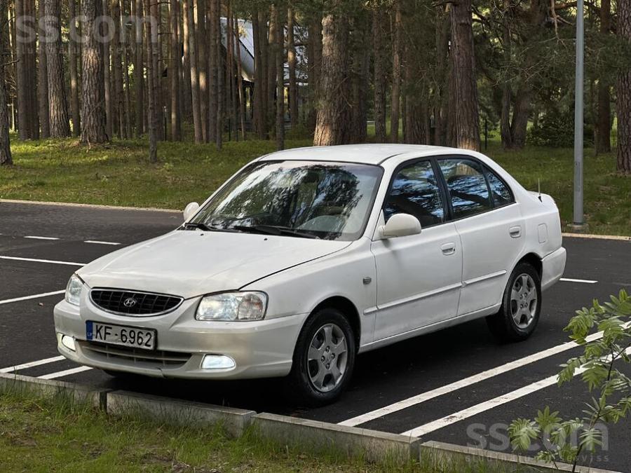 White Hyundai Accent 2004 in Riga, with an engine capacity of 1.50 L and mileage of 236 thousand km for 1650 €, photo 1 on AUTOMOTO.COM.LV