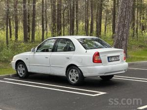 White Hyundai Accent 2004 in Riga, with an engine capacity of 1.50 L and mileage of 236 thousand km for 1650 €, photo 2 on AUTOMOTO.COM.LV