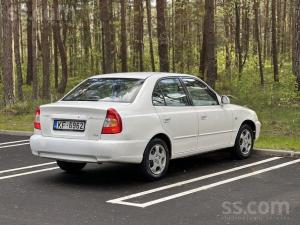 White Hyundai Accent 2004 in Riga, with an engine capacity of 1.50 L and mileage of 236 thousand km for 1650 €, photo 3 on AUTOMOTO.COM.LV
