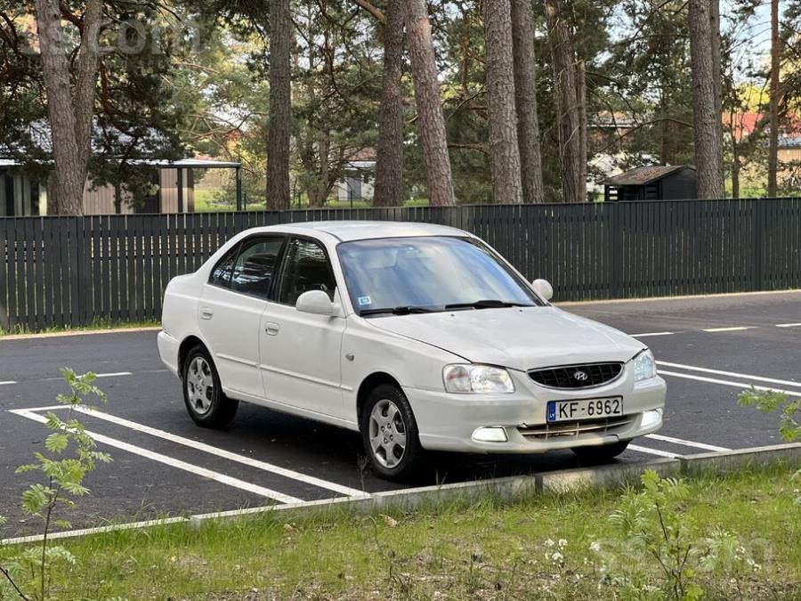 White Hyundai Accent 2004 in Riga, with an engine capacity of 1.50 L and mileage of 236 thousand km for 1650 €, photo 5 on AUTOMOTO.COM.LV
