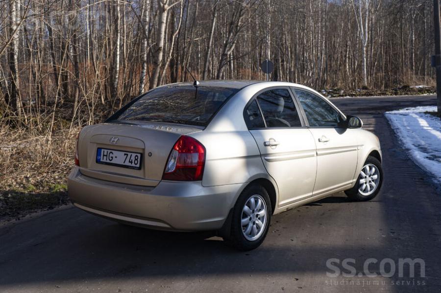 Yellow Hyundai Accent 2008 in Riga, with an engine capacity of 1.60 L and mileage of 143 thousand km for 2350 €, photo 3 on AUTOMOTO.COM.LV