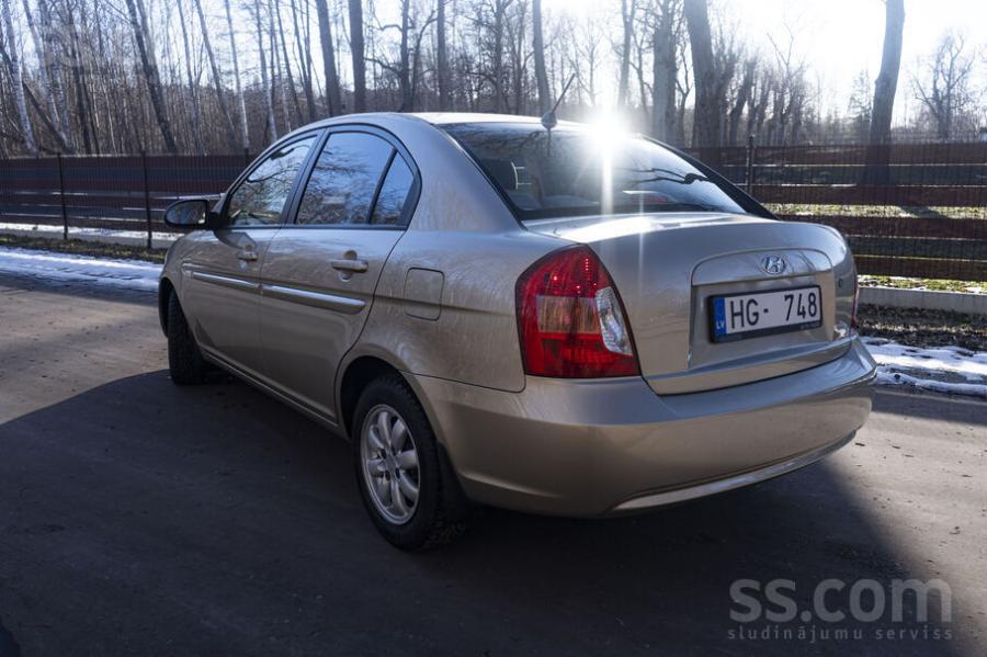 Yellow Hyundai Accent 2008 in Riga, with an engine capacity of 1.60 L and mileage of 143 thousand km for 2350 €, photo 4 on AUTOMOTO.COM.LV
