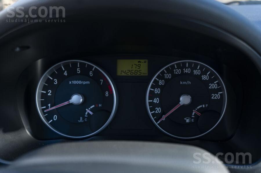 Yellow Hyundai Accent 2008 in Riga, with an engine capacity of 1.60 L and mileage of 143 thousand km for 2350 €, photo 12 on AUTOMOTO.COM.LV