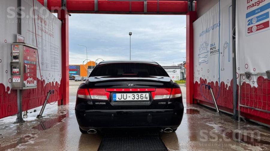 Melns Hyundai Azera 2007 Rīga, ar dzinēja tilpumu 2.20 L un nobraukumu 290 tūkst. km par 2200 €, foto 5 vietnē AUTOMOTO.COM.LV