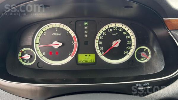 Black Hyundai Azera 2007 in Riga, with an engine capacity of 2.20 L and mileage of 290 thousand km for 2200 €, photo 8 on AUTOMOTO.COM.LV