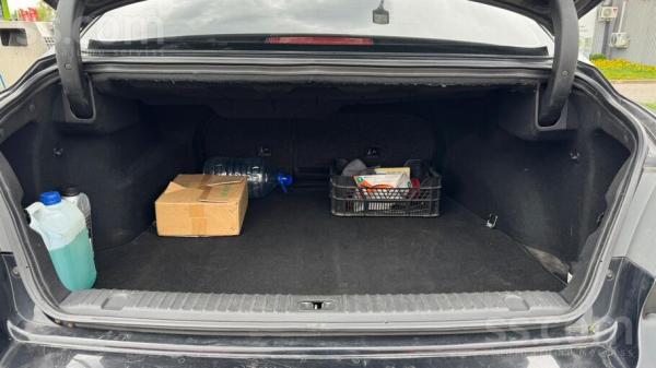 Black Hyundai Azera 2007 in Riga, with an engine capacity of 2.20 L and mileage of 290 thousand km for 2200 €, photo 10 on AUTOMOTO.COM.LV