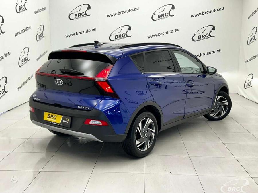 Blue Hyundai Bayon 2022 in Vilnius, with an engine capacity of 1.00 L and mileage of 28 thousand km for 14900 €, photo 4 on AUTOMOTO.COM.LV