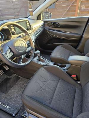 Zils Hyundai Bayon 2023 Klaipėda, ar dzinēja tilpumu 1.00 L un nobraukumu 33 tūkst. km par 17500 €, foto 10 vietnē AUTOMOTO.COM.LV