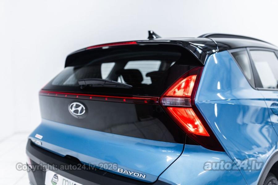 Blue Hyundai Bayon 2021 in Tallinn, with an engine capacity of 1.00 L and mileage of 30 thousand km for 14990 €, photo 10 on AUTOMOTO.COM.LV