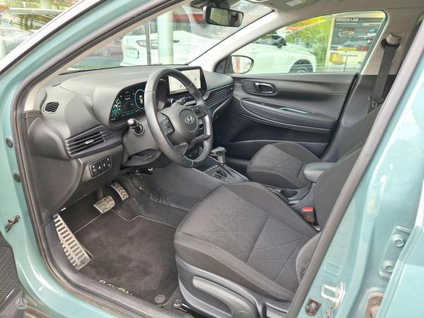 Hyundai Bayon 2021 Viļņa vietnē Zaļš Hyundai Bayon 2021 Viļņa, ar dzinēja tilpumu 1.00 L un nobraukumu 68 tūkst. km par 13250 €, foto 9 vietnē AUTOMOTO.COM.LV
