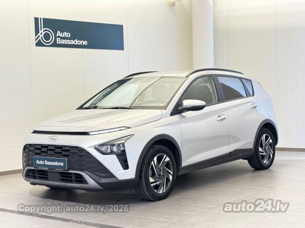 Pelēks Hyundai Bayon 2022 Tallina, ar dzinēja tilpumu 1.00 L un nobraukumu 65 tūkst. km par 15900 €, foto 1 vietnē AUTOMOTO.COM.LV