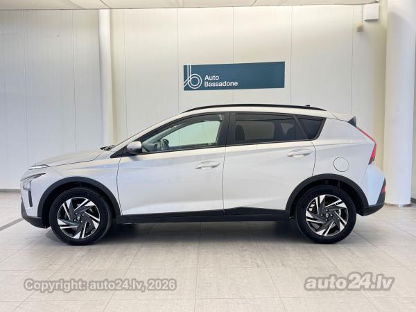 Pelēks Hyundai Bayon 2022 Tallina, ar dzinēja tilpumu 1.00 L un nobraukumu 65 tūkst. km par 15900 €, foto 3 vietnē AUTOMOTO.COM.LV