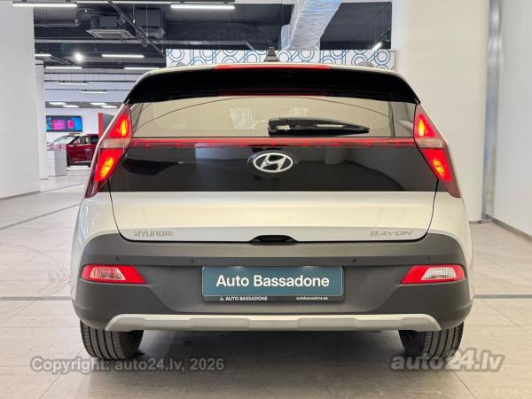 Pelēks Hyundai Bayon 2022 Tallina, ar dzinēja tilpumu 1.00 L un nobraukumu 65 tūkst. km par 15900 €, foto 5 vietnē AUTOMOTO.COM.LV