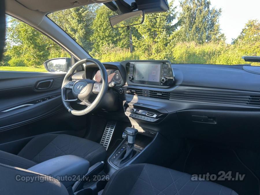 Grey Hyundai Bayon 2022 in Tallinn, with an engine capacity of 1.00 L and mileage of 28 thousand km for 17900 €, photo 15 on AUTOMOTO.COM.LV