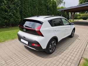 White Hyundai Bayon 2024 in Kaunas, with an engine capacity of 1.00 L and mileage of 67 thousand km for 16500 €, photo 5 on AUTOMOTO.COM.LV