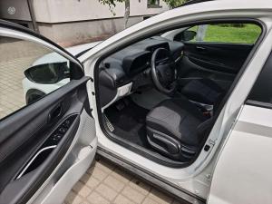 White Hyundai Bayon 2024 in Kaunas, with an engine capacity of 1.00 L and mileage of 67 thousand km for 16500 €, photo 7 on AUTOMOTO.COM.LV