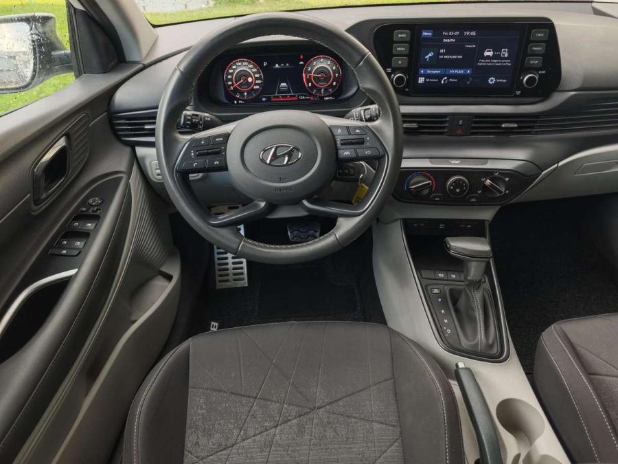 White Hyundai Bayon 2024 in Kaunas, with an engine capacity of 1.00 L and mileage of 67 thousand km for 16500 €, photo 8 on AUTOMOTO.COM.LV
