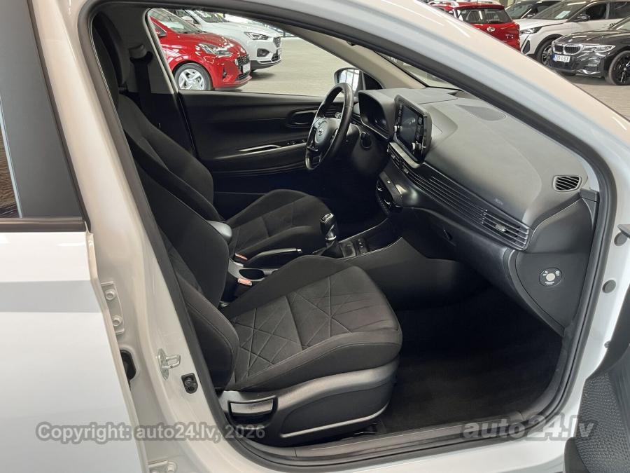 Balts Hyundai Bayon 2022 Tallina, ar dzinēja tilpumu 1.00 L un nobraukumu 115 tūkst. km par 13400 €, foto 6 vietnē AUTOMOTO.COM.LV