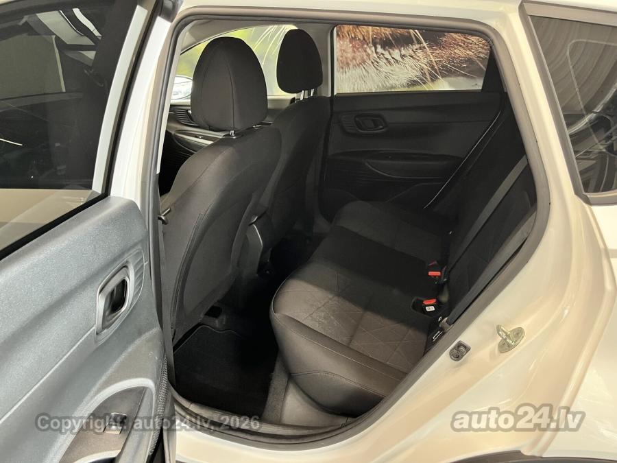 Balts Hyundai Bayon 2022 Tallina, ar dzinēja tilpumu 1.00 L un nobraukumu 115 tūkst. km par 13400 €, foto 7 vietnē AUTOMOTO.COM.LV