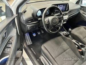 Balts Hyundai Bayon 2022 Tallina, ar dzinēja tilpumu 1.00 L un nobraukumu 115 tūkst. km par 13400 €, foto 8 vietnē AUTOMOTO.COM.LV