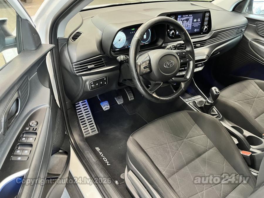 Balts Hyundai Bayon 2022 Tallina, ar dzinēja tilpumu 1.00 L un nobraukumu 115 tūkst. km par 13400 €, foto 8 vietnē AUTOMOTO.COM.LV