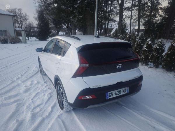 Белый Хендай Bayon 2024 в Тельшяй, объемом двигателя 1.00 л и пробегом 64 тыс. км за 8800 €, фото 4 на AUTOMOTO.COM.LV