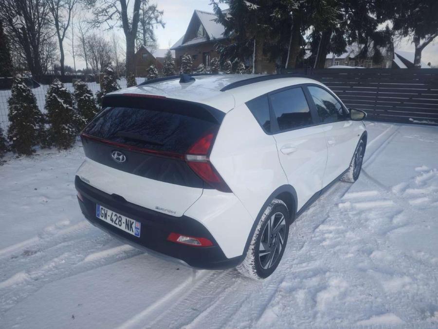 White Hyundai Bayon 2024 in Telschi, with an engine capacity of 1.00 L and mileage of 64 thousand km for 8800 €, photo 7 on AUTOMOTO.COM.LV