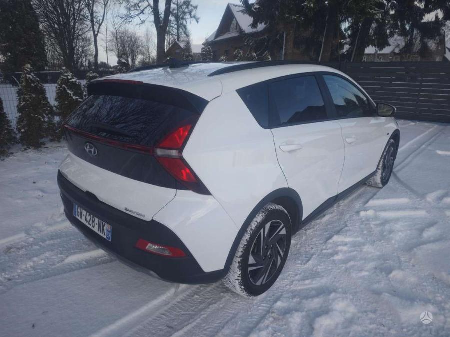 White Hyundai Bayon 2024 in Telschi, with an engine capacity of 1.00 L and mileage of 64 thousand km for 8800 €, photo 8 on AUTOMOTO.COM.LV