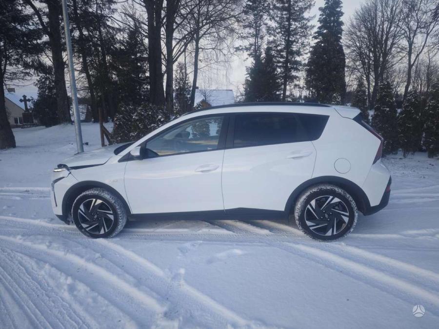 White Hyundai Bayon 2024 in Telschi, with an engine capacity of 1.00 L and mileage of 64 thousand km for 8800 €, photo 14 on AUTOMOTO.COM.LV