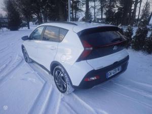 White Hyundai Bayon 2024 in Telschi, with an engine capacity of 1.00 L and mileage of 64 thousand km for 8800 €, photo 15 on AUTOMOTO.COM.LV