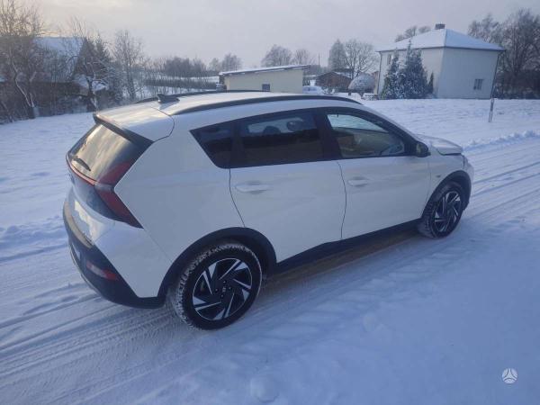 White Hyundai Bayon 2024 in Telschi, with an engine capacity of 1.00 L and mileage of 64 thousand km for 7900 €, photo 4 on AUTOMOTO.COM.LV