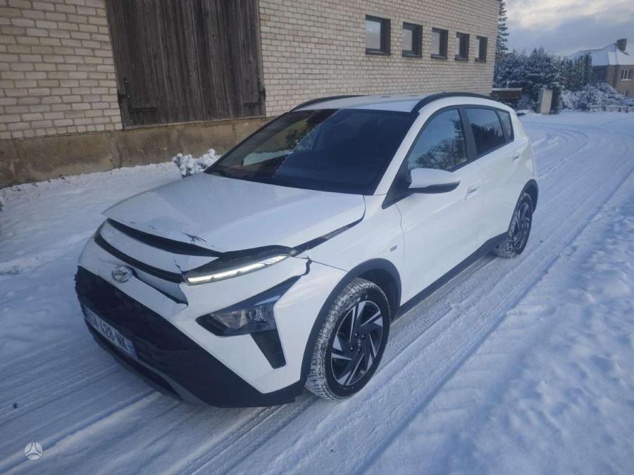 White Hyundai Bayon 2024 in Telschi, with an engine capacity of 1.00 L and mileage of 64 thousand km for 7900 €, photo 9 on AUTOMOTO.COM.LV