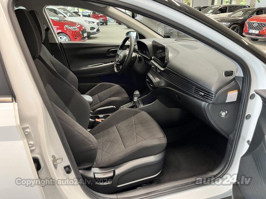 Balts Hyundai Bayon 2023 Tallina, ar dzinēja tilpumu 1.00 L un nobraukumu 14 tūkst. km par 16900 €, foto 6 vietnē AUTOMOTO.COM.LV