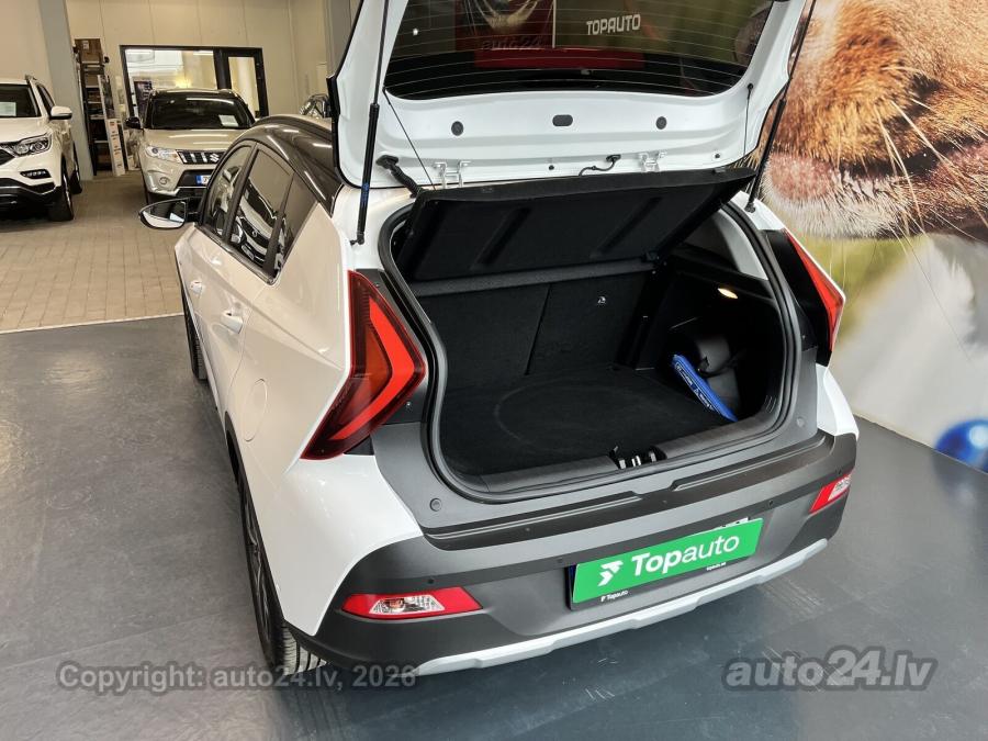 Balts Hyundai Bayon 2023 Tallina, ar dzinēja tilpumu 1.00 L un nobraukumu 14 tūkst. km par 16900 €, foto 7 vietnē AUTOMOTO.COM.LV