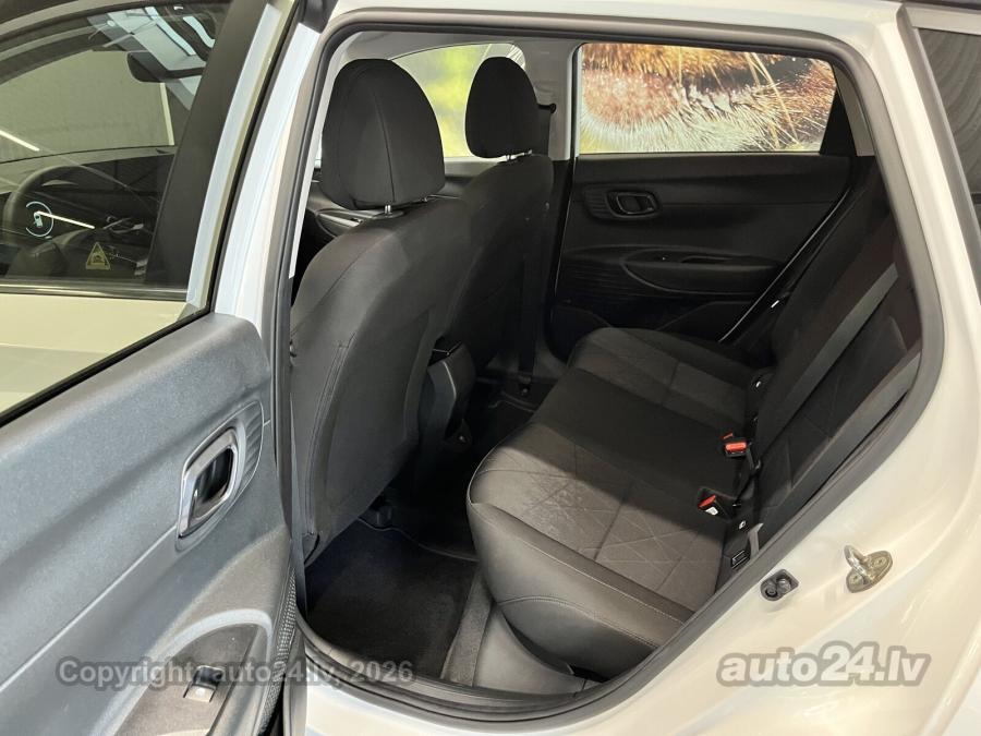 Balts Hyundai Bayon 2023 Tallina, ar dzinēja tilpumu 1.00 L un nobraukumu 14 tūkst. km par 16900 €, foto 9 vietnē AUTOMOTO.COM.LV
