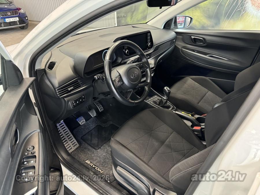White Hyundai Bayon 2023 in Tallinn, with an engine capacity of 1.00 L and mileage of 152 thousand km for 11500 €, photo 8 on AUTOMOTO.COM.LV