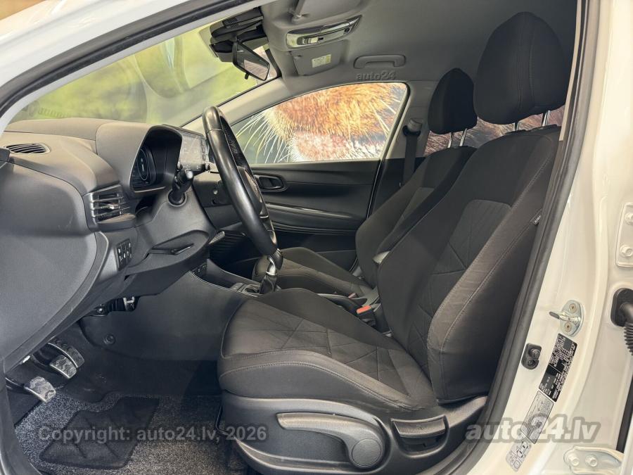 White Hyundai Bayon 2023 in Tallinn, with an engine capacity of 1.00 L and mileage of 152 thousand km for 11500 €, photo 9 on AUTOMOTO.COM.LV