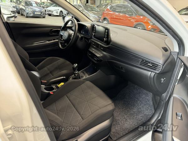 Hyundai Bayon 2023 Tallina vietnÄ Balts Hyundai Bayon 2023 Tallina, ar dzinÄja tilpumu 1.00 L un nobraukumu 152 tÅ«kst. km par 11500 ā¬, foto 6 vietnÄ AUTOMOTO.COM.LV
