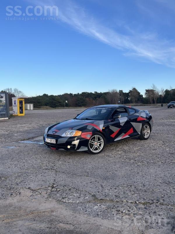 Black Hyundai Coupe 2004 in Liepaja, with an engine capacity of 2.00 L and mileage of 210 thousand km for 2450 €, photo 6 on AUTOMOTO.COM.LV